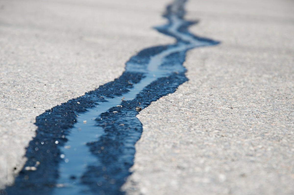 Brotec Blacktop: Crack Sealing for Driveways & Parking Lots in Eau Claire