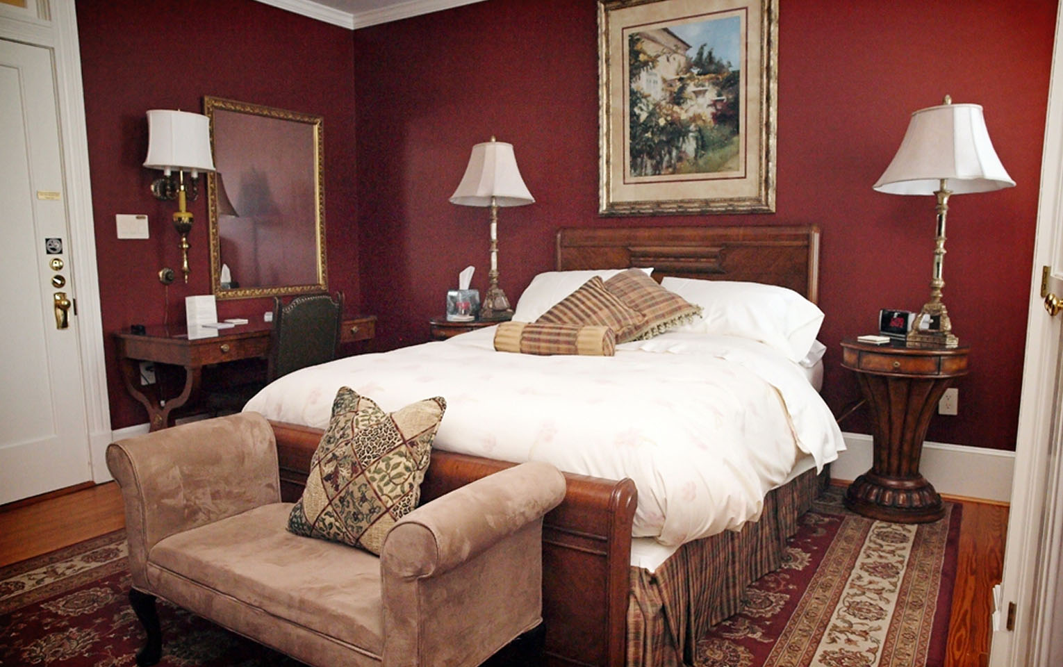 Hester Marra Suite - Luxurious Stay at Jernigan House B&B, Ahoskie, NC