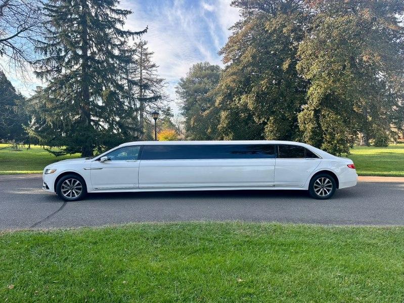 Cleveland Limo Service | LH3 Stretch Limousine & Wedding Limo