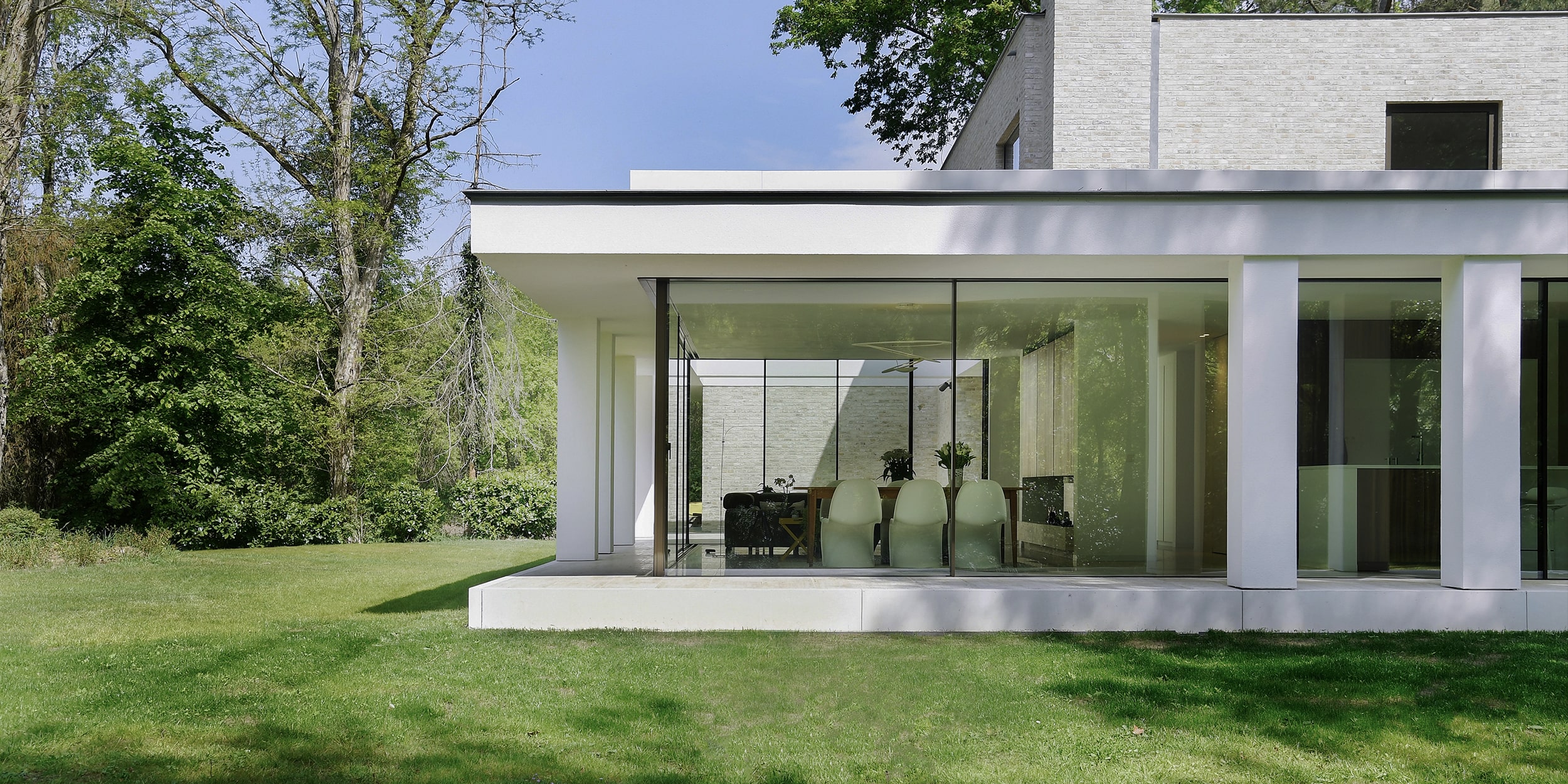 VIEW | Less frame more VIEW