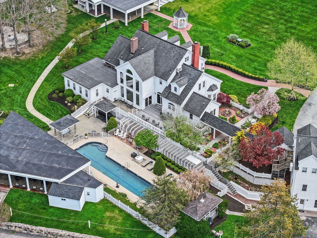 Five Bridge Inn | Bed & Breakfast | Rehoboth, MA