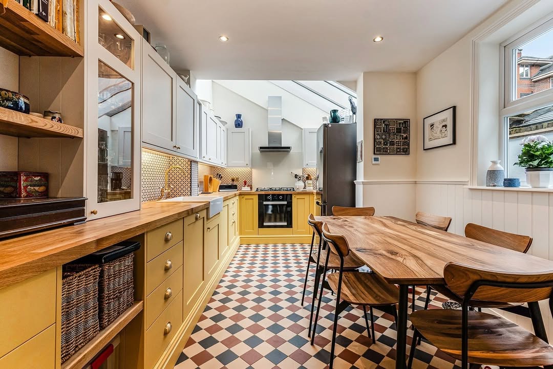 Kitchen Spray Painters Wandsworth | Professional Cabinet Spraying