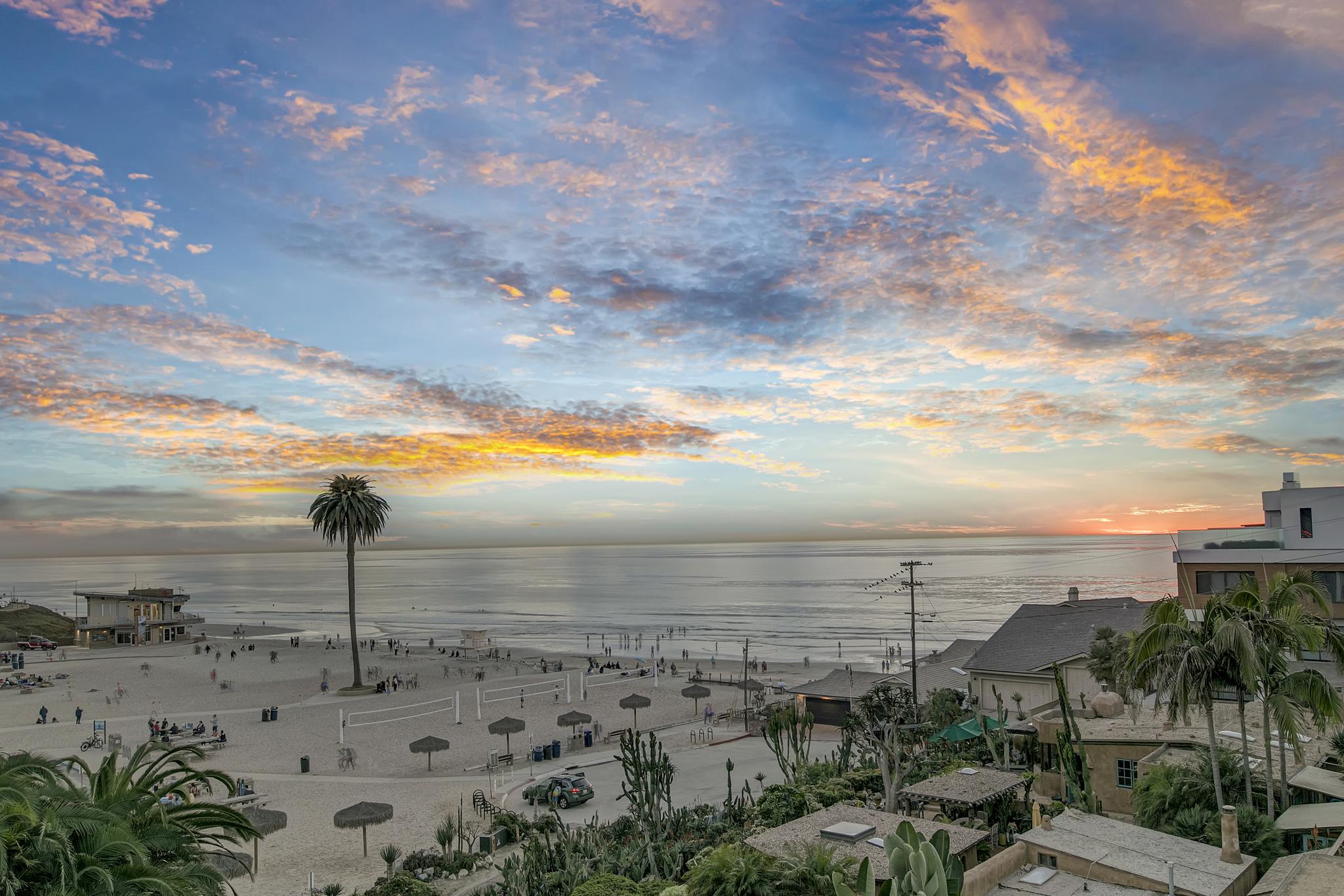 Moonlight Beach [Live Cam] Encinitas, California.