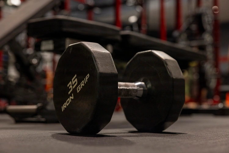 Dumbbell Lateral Raise: Form, Muscles & 6 Variations