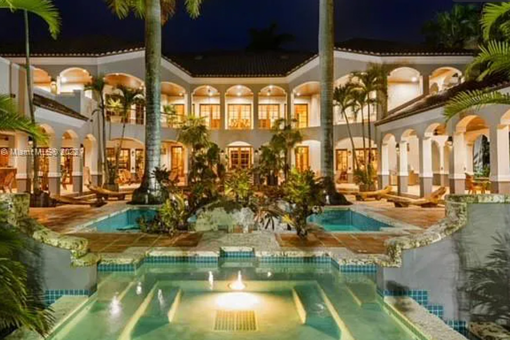 Royal Mansion & Garden