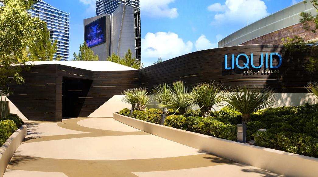 LIQUID Pool Lounge