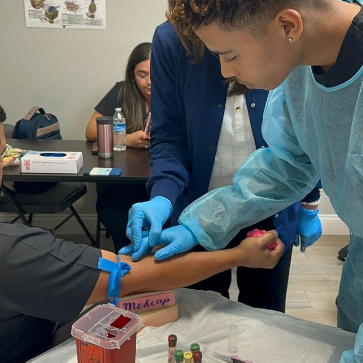 Flebotomía en Orlando: Curso y Certificación Profesional