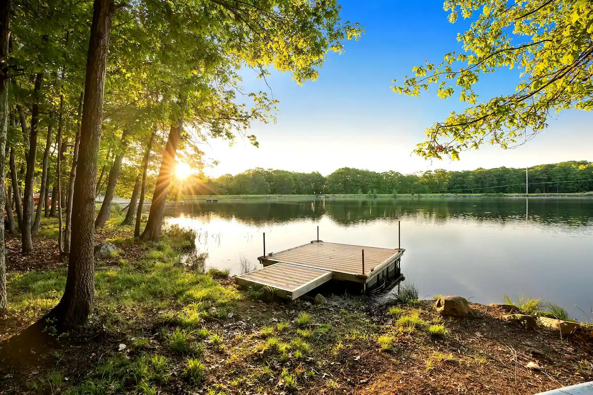Olibear Cabin Retreat: Luxury Lakefront Getaway in the Poconos ...