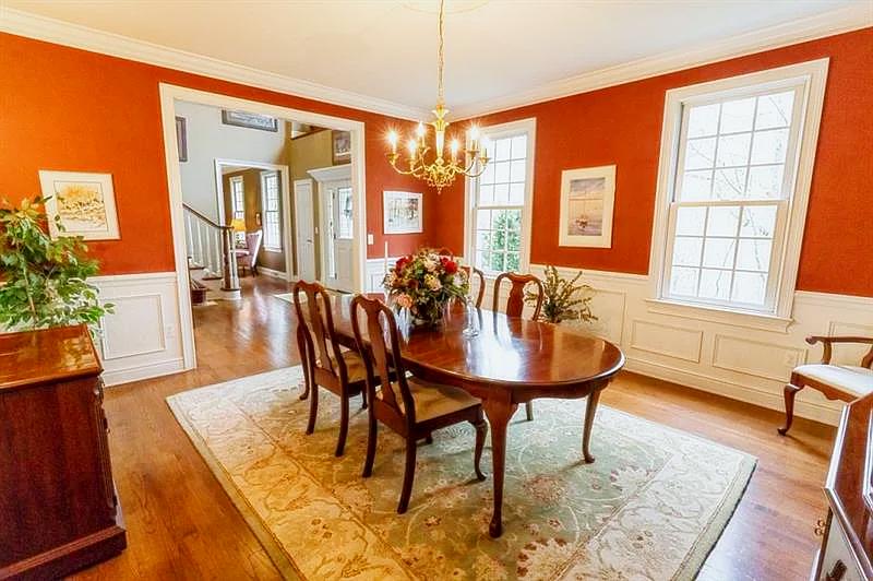 REDBO l Property For Sale In 8 Georgian Pl, Pittsburgh, PA 15215