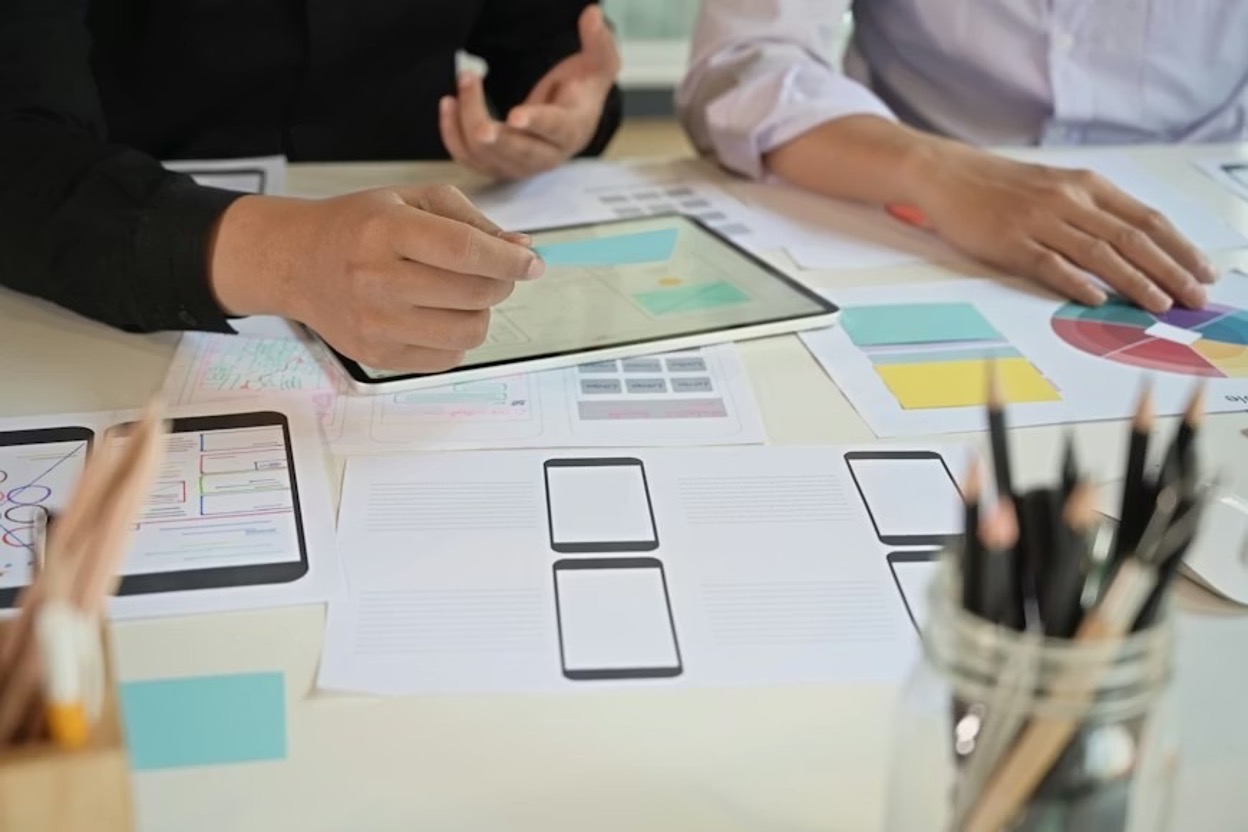 Prototype Testing vs Usability Testing: Differences, Examples & Use Cases