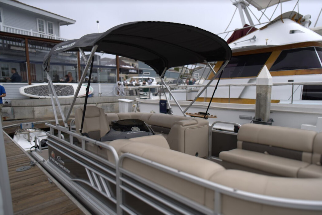 Pontoon Beach | Boat Rentals Newport Beach