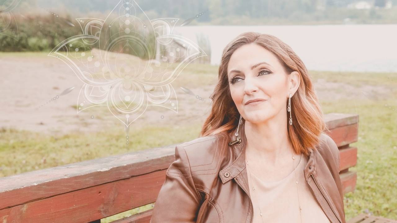 Lisa Williams - Psychic Medium, Bestselling Author, Spiritual Teacher